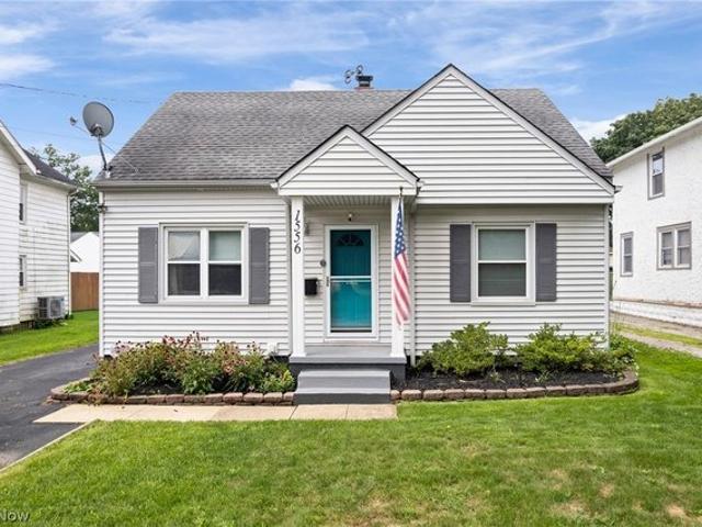 1556 Campbell St, Cuyahoga Falls, OH 44223