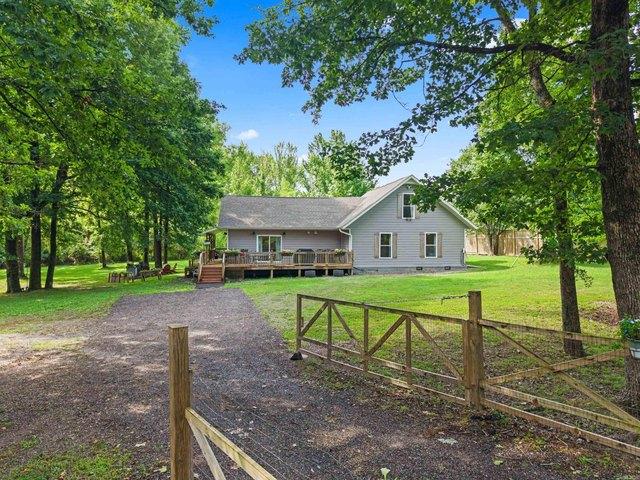 1556 Hamilton Dairy Rd, Hot Springs, AR 71909