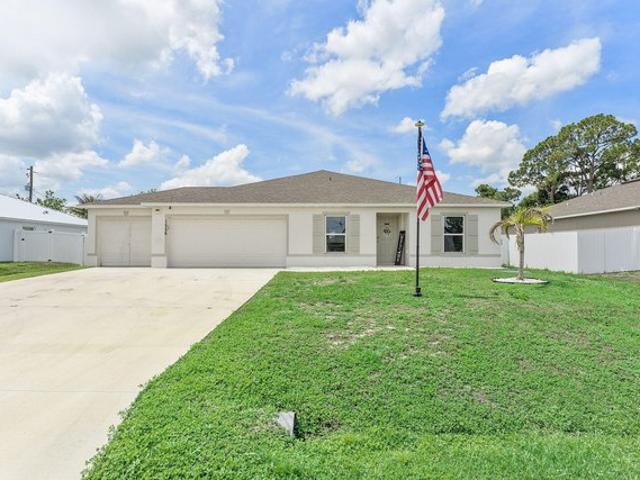 1556 SW Crater Ave, Port Saint Lucie, FL 34953