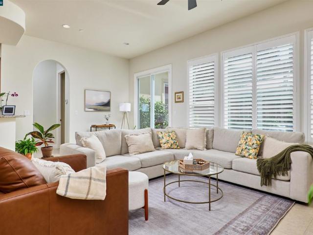 1556 Symphony Cir