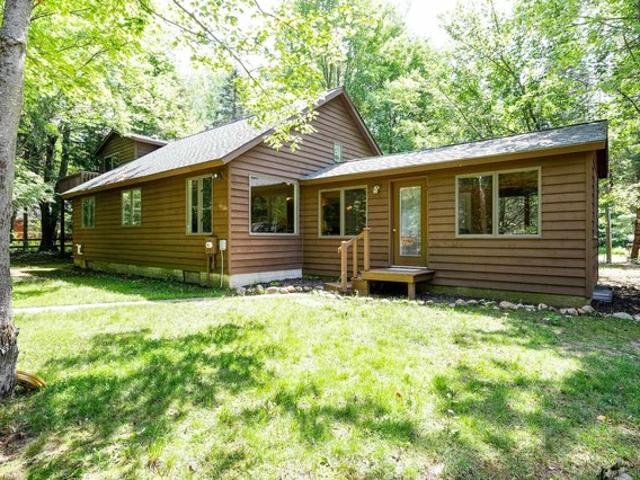 15570 Betsie River Dr, Thompsonville, MI 49683