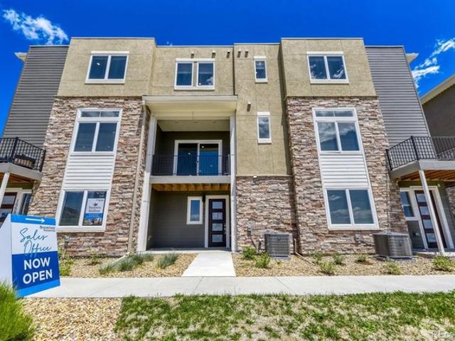 15577 W Washburn Dr, Lakewood, CO 80228