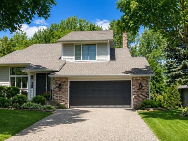 15576 Canyon Rdg, Eden Prairie, MN 55347