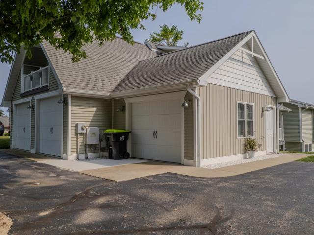 1557 Manchester Way
