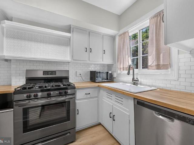 1557 Mount Eagle Place