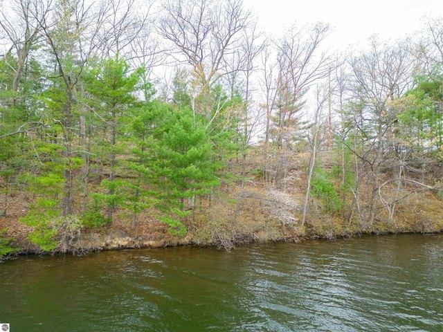 1557 Edgewater Rdg, Traverse City, MI 49684