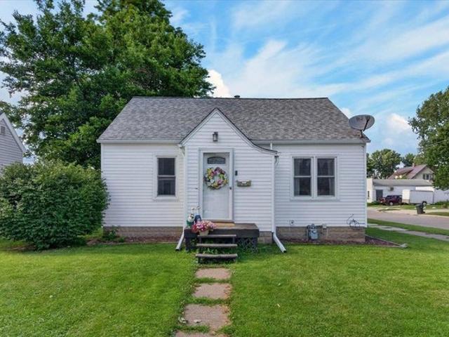 1557 Forest Ave, Waterloo, IA 50702