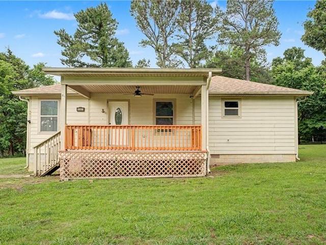 15583 S Applehill Rd, Prairie Grove, AR 72753