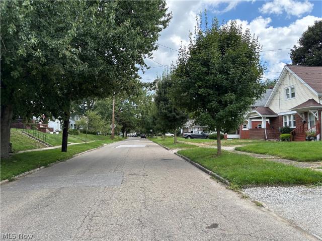 1558 Hillside Terrace