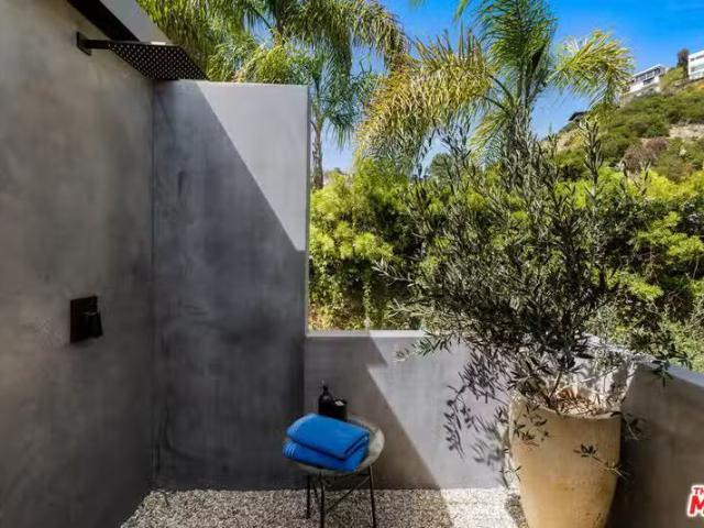 1558 Rising Glen Rd Houses in Los Angeles, CA