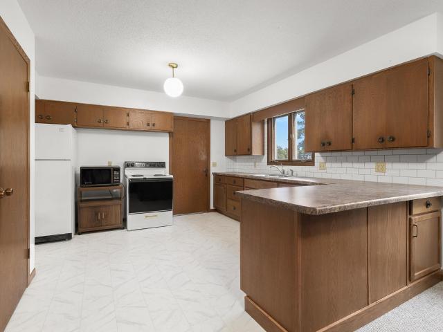 15592 Highway 27
