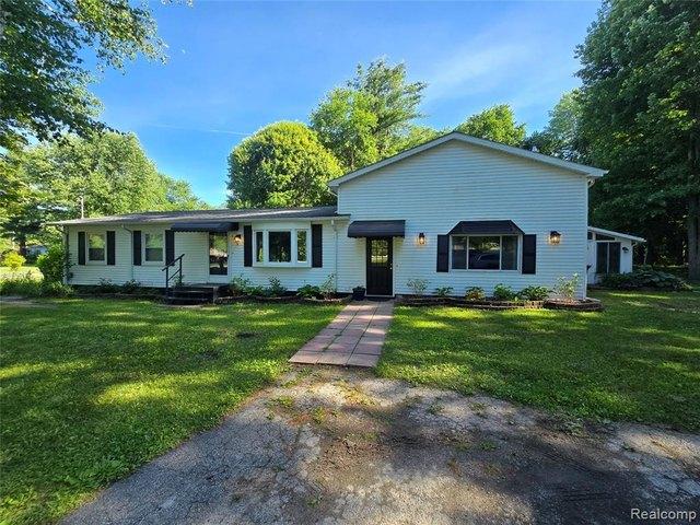 1559 Sturdevant Rd, Kimball Township, MI 48074