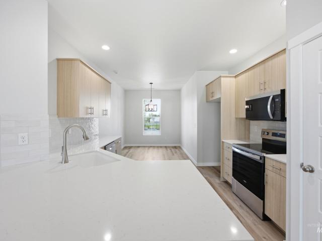 1559 W Braden Dr