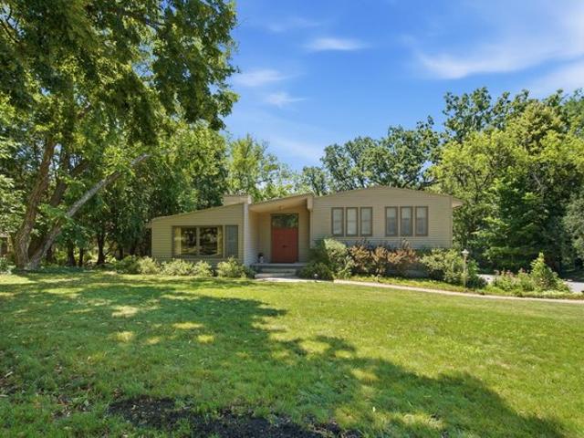 1559 W Demeter Dr, Freeport, IL 61032