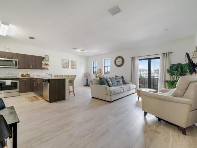 15500 136th St SW #216, Miami, FL 33196