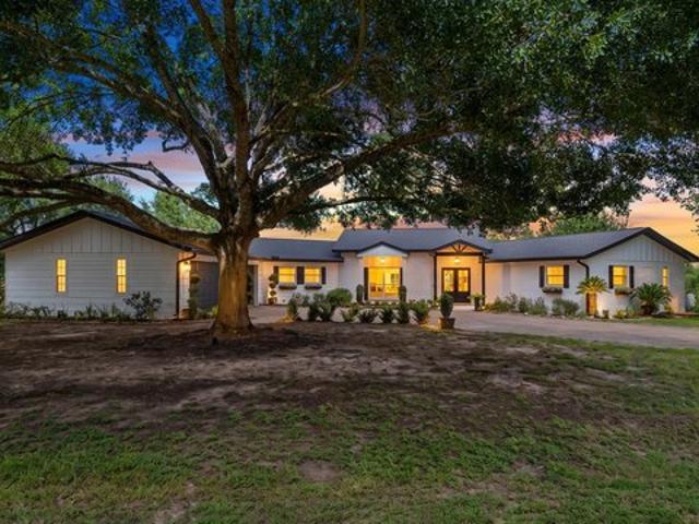 15502 Kitty Hawk Dr, Waller, TX 77484