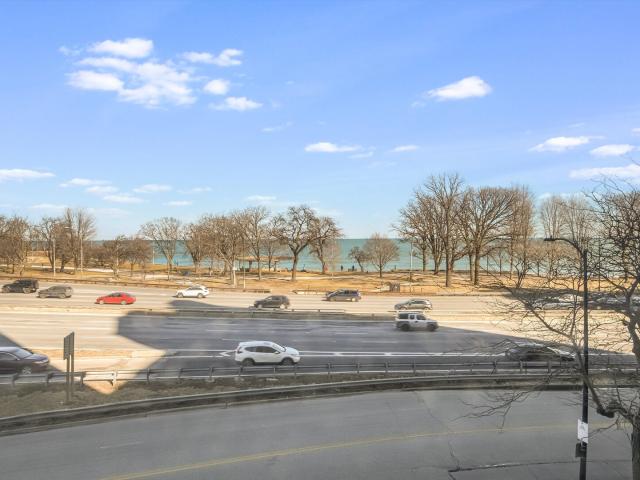 1550 N Lake Shore Drive # 2A