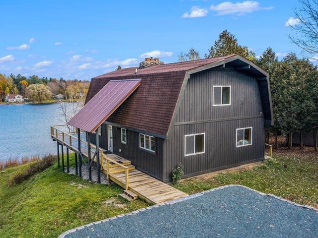 1550 W Chilberg Rd, Scottville, MI 49454