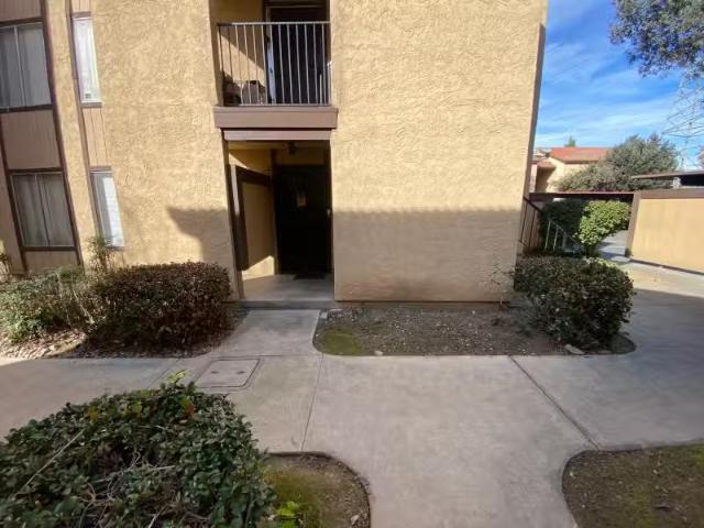 1550 W Ashlan Ave #111, Fresno, CA 93705