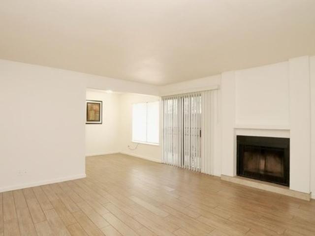 1550 W Ashlan Ave Apt 111, Fresno, CA 93705