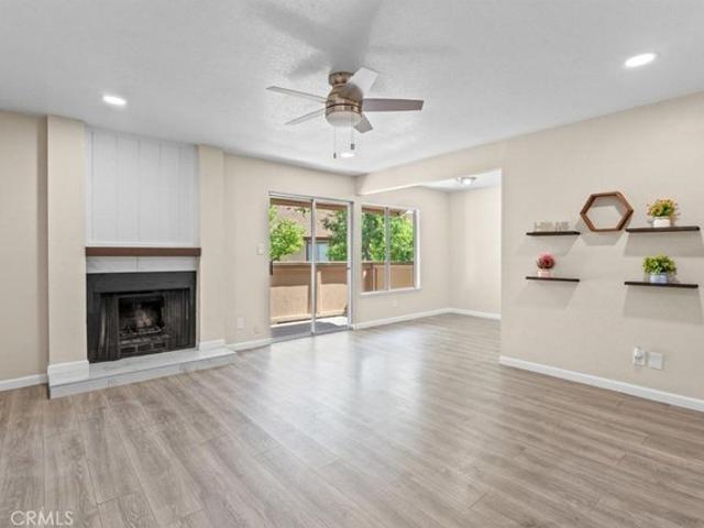 1550 W Ashlan Ave, Fresno, CA 93705