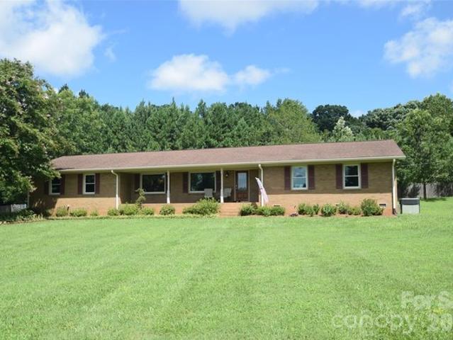 15513 Thompson Rd, Charlotte, NC 28227