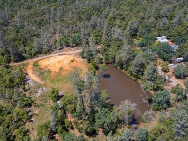 15517 Millie Dr, Redding, CA 96001