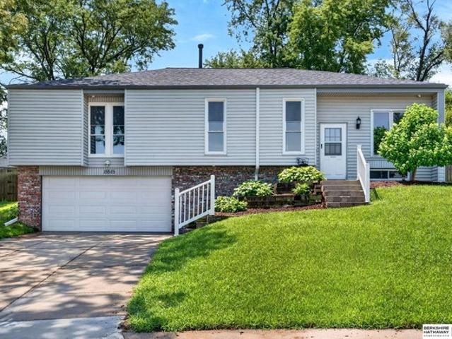 15515 Jackson Cir, Omaha, NE 68154
