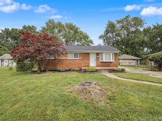15516 Green Lane Ave, Livonia, MI 48154
