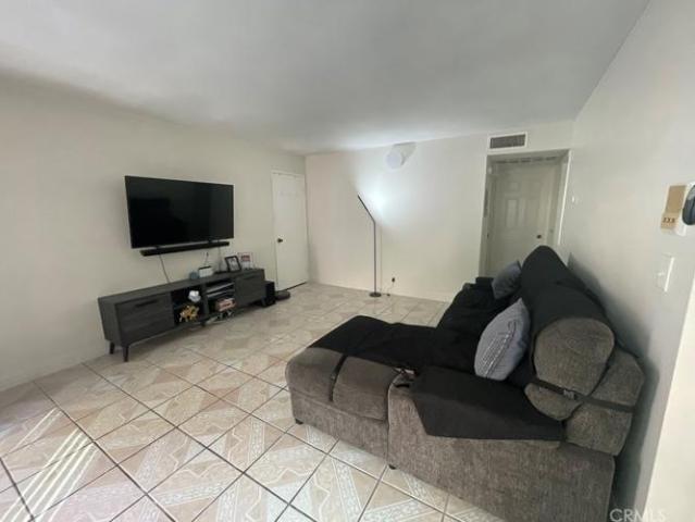 15516 Nordhoff St #111, North Hills, CA 91343