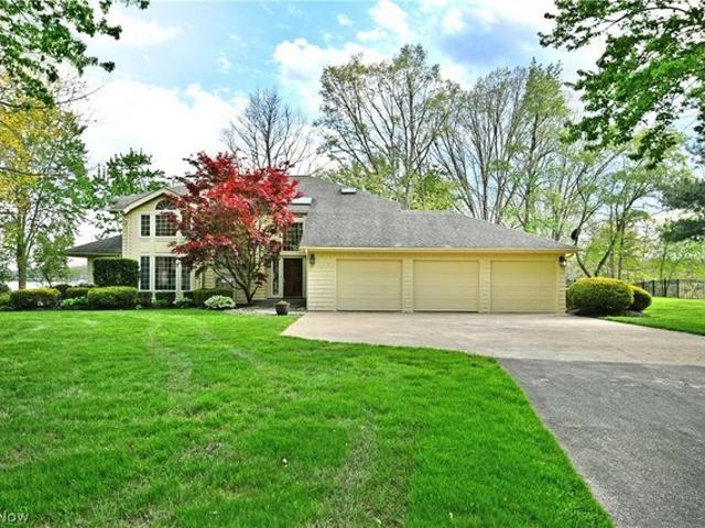 1551 Lake Crest Dr, Roaming Shores, OH 44084