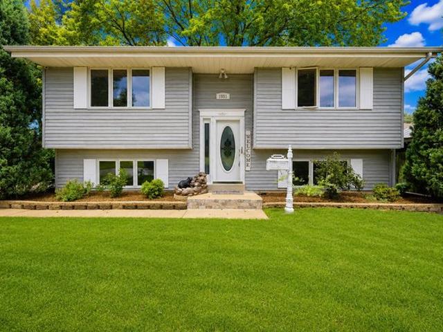 1551 W Goldcrest Ave, Milwaukee, WI 53221