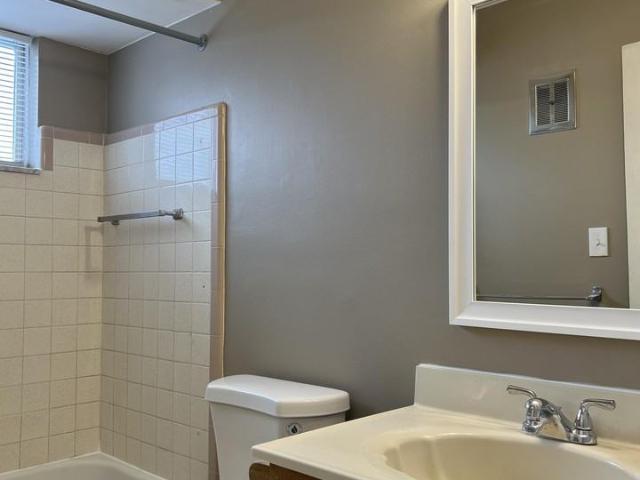 15525 East 10 Mile Road 2 Bedroom Apartment for Rent at 15525 E 10 Mile Rd, Eastpointe, MI 48021 Eastpointe