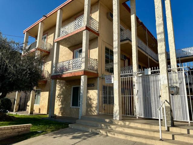 15525 Nordhoff St