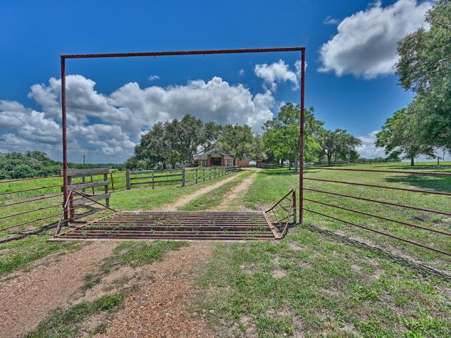 1552 Holub Road