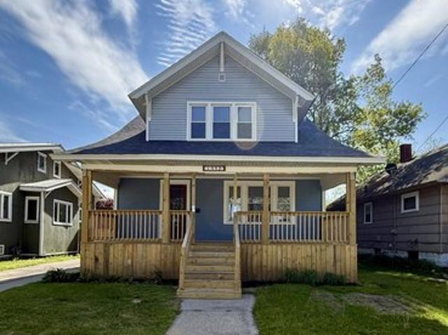 1552 Hoyt St, Muskegon, MI 49442