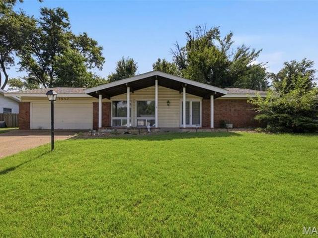 1552 Rathford Dr, Creve Coeur, MO 63146