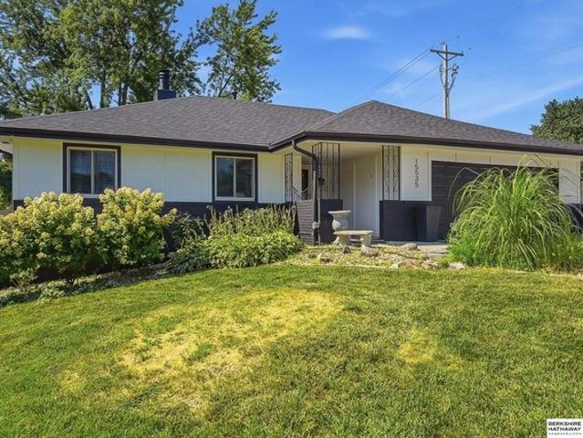 15535 Leavenworth St, Omaha, NE 68154