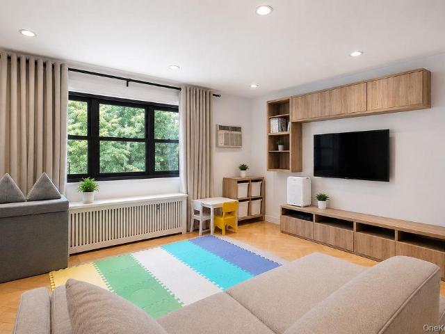 155 1 th Street 181