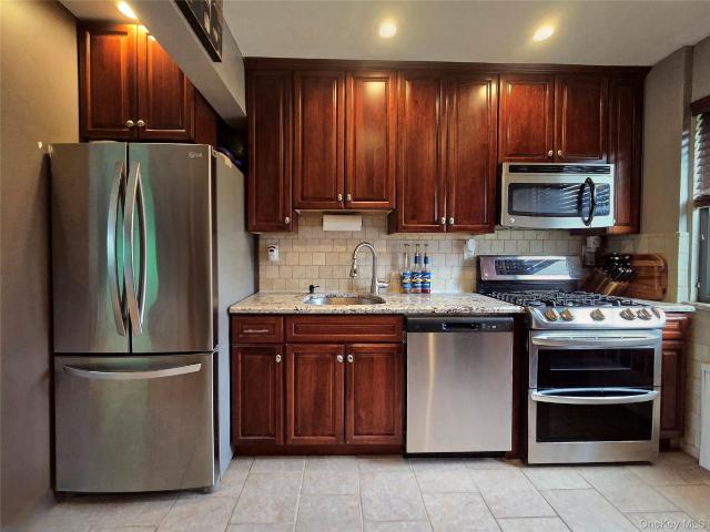 155 2 st Street 32