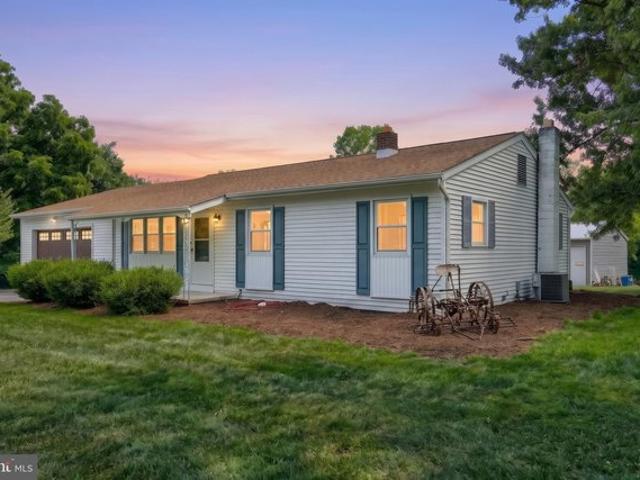155 4th St, Mount Wolf, PA 17347