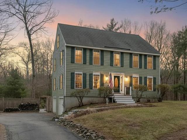 155 Chase Rd, South Hampton, NH 03827