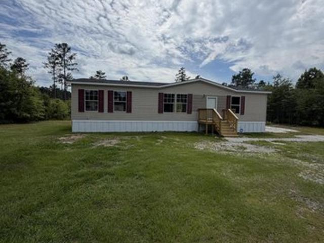 155 Crown Point Dr, Riegelwood, NC 28456