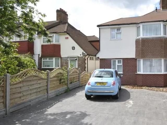 155 Baring Road, London, SE12 0PU, United Kingdom | Room for rent #140396820 | Rentberry