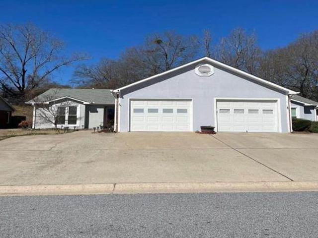 155 Garden Ct, Fayetteville, GA 30215