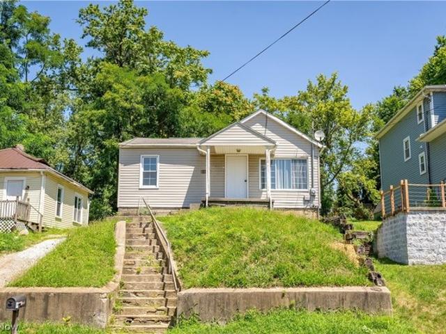 155 Fernwood Ave, Barberton, OH 44203