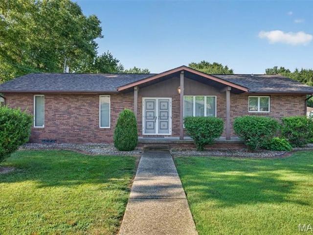 155 Keeven Dr, Highland, IL 62249