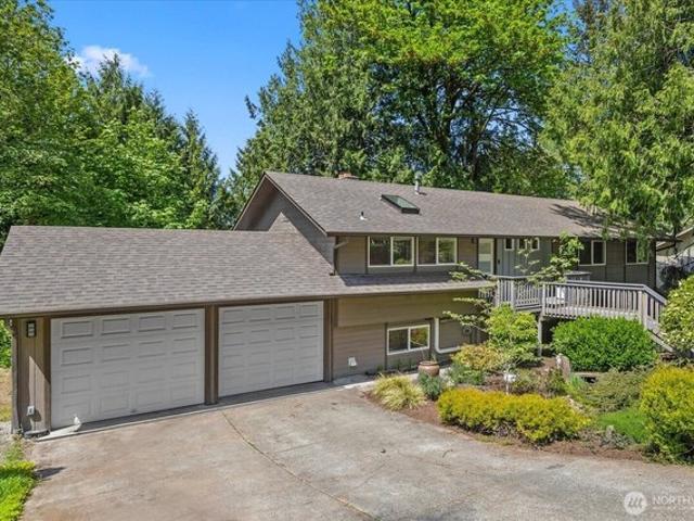 155 Mount Olympus Dr NW, Issaquah, WA 98027