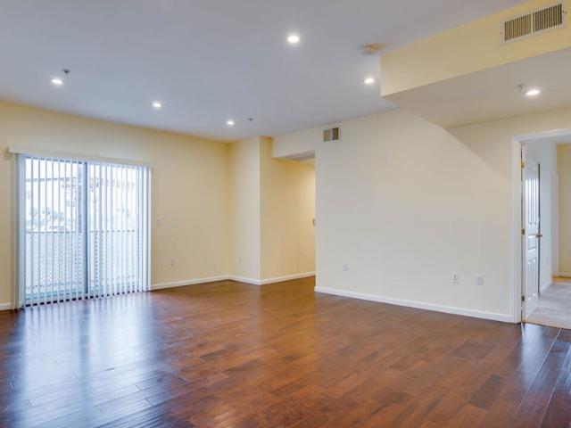 155 S Oxford Avenue 404