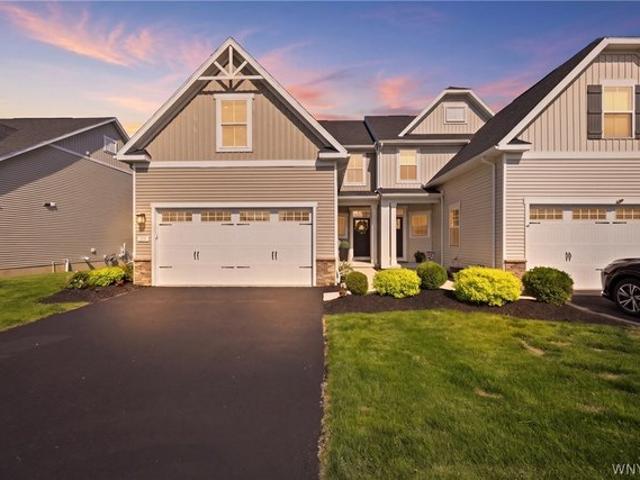 155 Sandstone Cir, Grand Island, NY 14072
